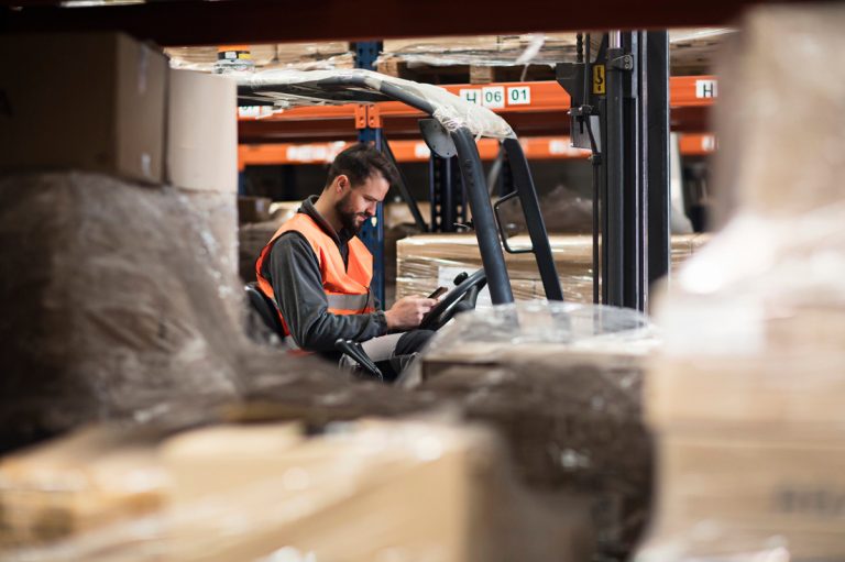 Workplace Distractions Hurt Your Employees and Your Business - CoreMark ... Workplace Distractions Hurt Your Employees and Your Business - CoreMark ...